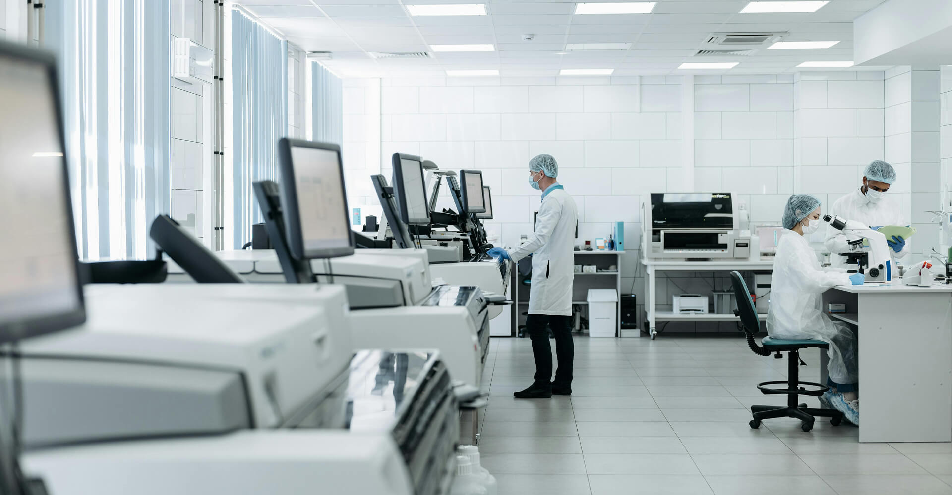 雅客智慧口腔种植系统，安全、精准、高效、微创的数字化口腔医疗机器人！