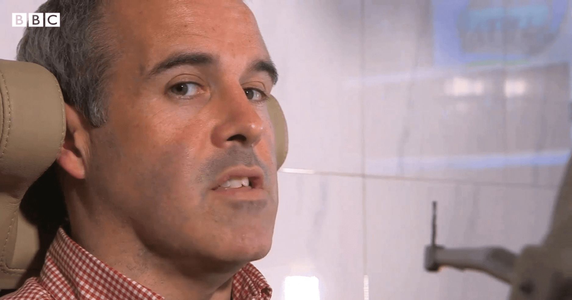 雅客智慧口腔种植系统，安全、精准、高效、微创的数字化口腔医疗机器人！