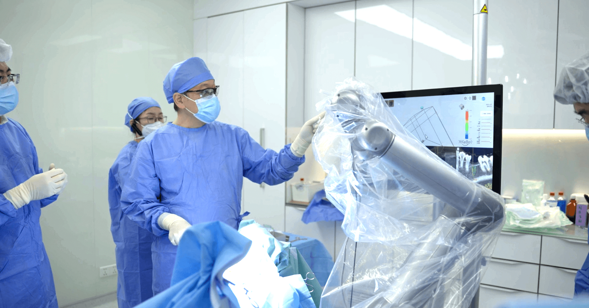 雅客智慧口腔种植系统，安全、精准、高效、微创的数字化口腔医疗机器人！